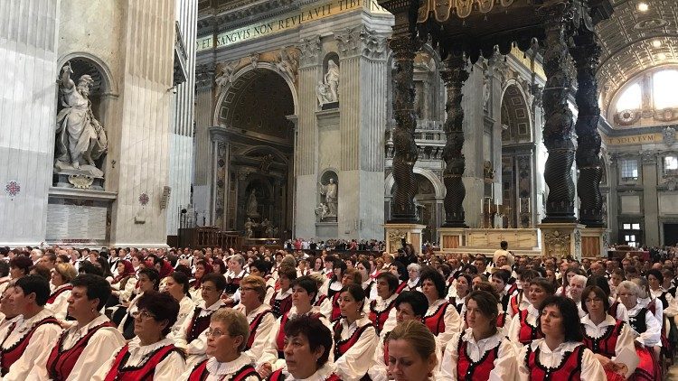Hundreds of Szeklers singing in the Vatican – Bocskai Rádió